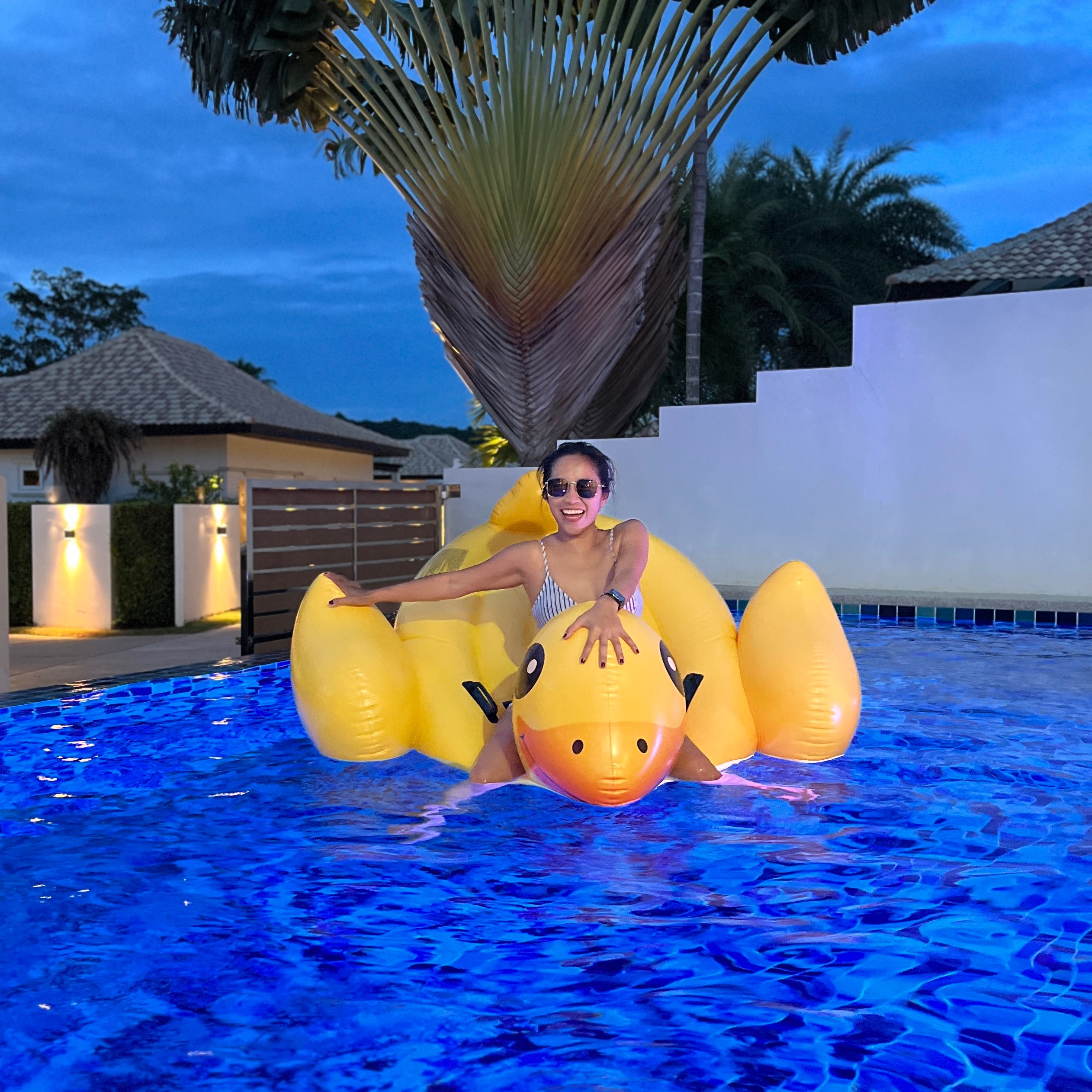 Adult Vacation For Men In Thailand With Sexy Travel Companion And Tour